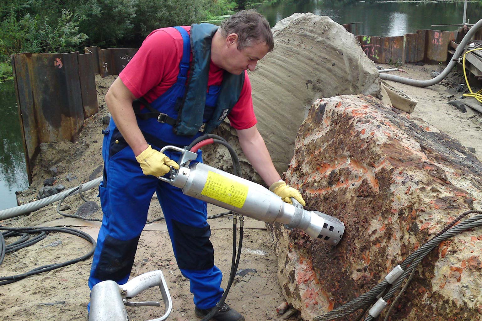 C12 HCS8 powers underwater works | Darda GmbH